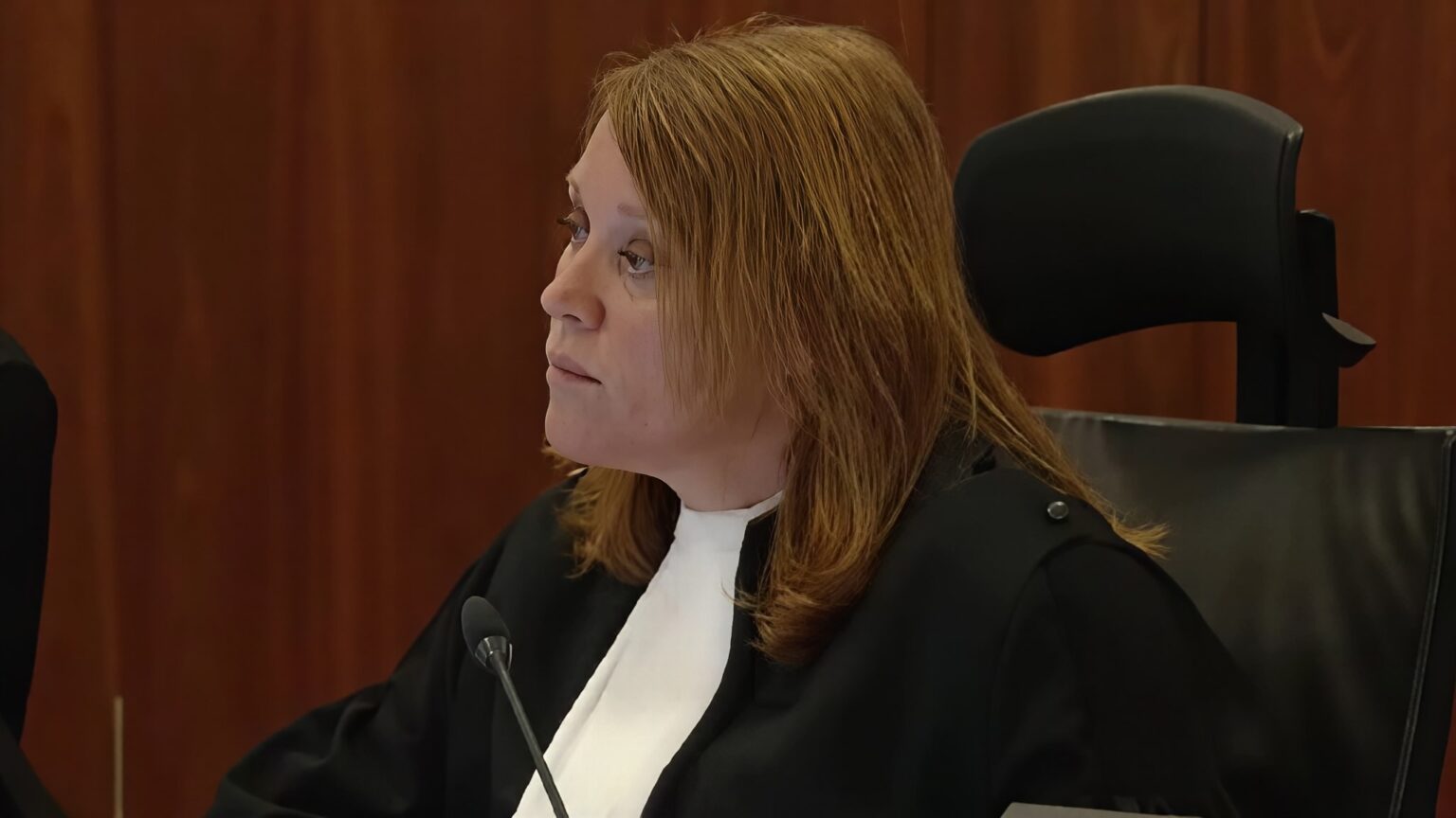 Rechter maakt Ali B. helemaal kapot met deze opmerking – Info Vandaag